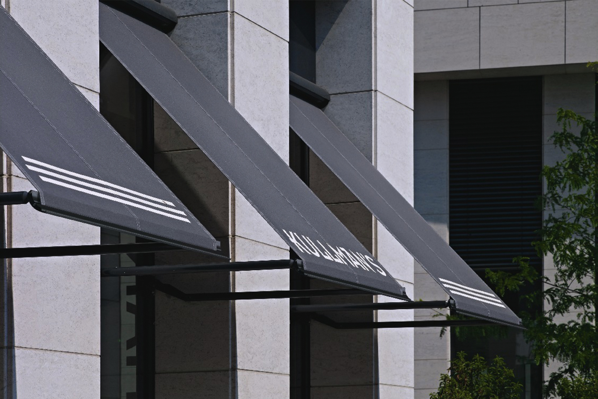 Vertical Drop Arm Awnings Suppliers | Shade Space